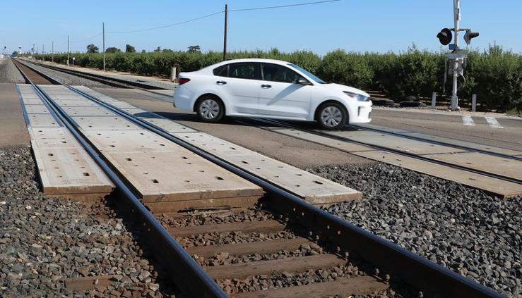 UPGRADED WOODWARD AVE TRACK CROSSING IS COMING - Manteca Bulletin