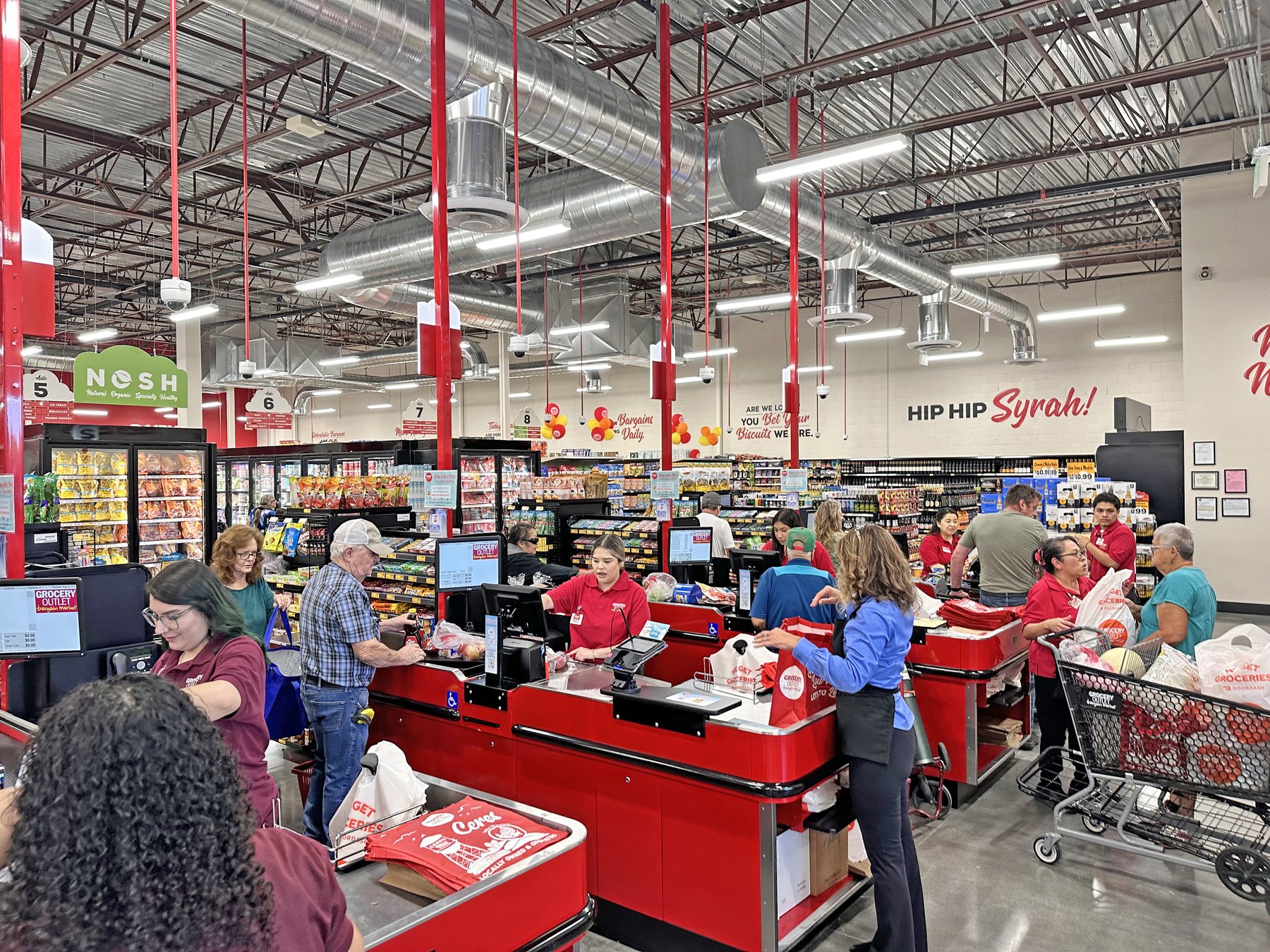 Grocery Outlet opens with check to charity - Ceres Courier