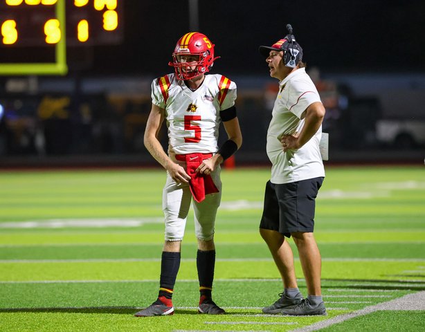 Bears, Mustangs Ready For Postseason Football Clash - Oakdale Leader
