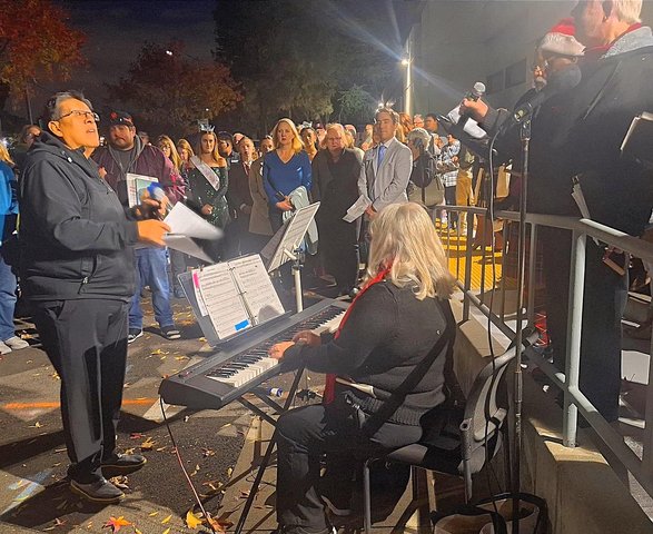 Manteca celebrates 30th tree lighting - Manteca Bulletin
