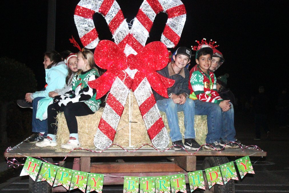 Valley Home Holiday Fun - Oakdale Leader