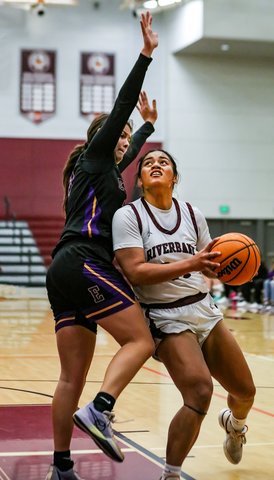 Varsity basketball girls open TVL play with thrilling win - Escalon Times