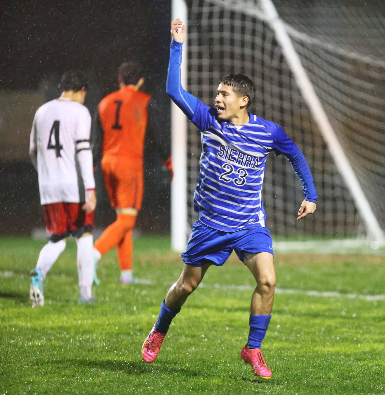 Reyes goal, defense the difference in Sierra’s win over EU - Manteca ...
