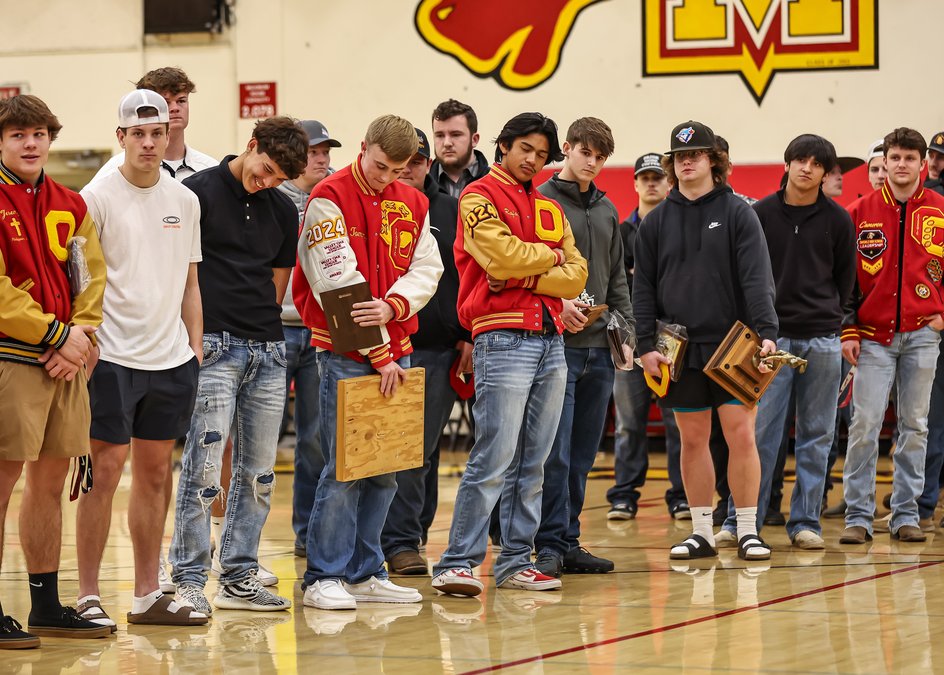 Mustang football players receive team awards - Oakdale Leader