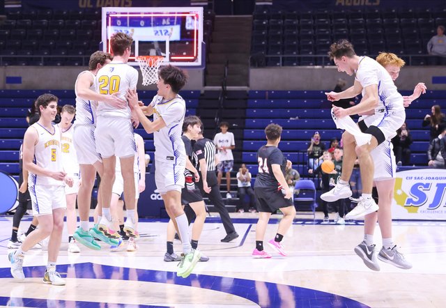 Ripon Christian dominates Futures to earn 13th SJS banner - Manteca ...