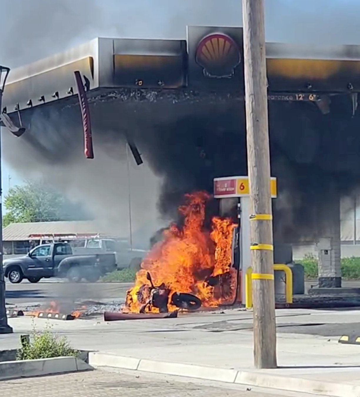 Motorcycle fire damages downtown Shell station - Ceres Courier