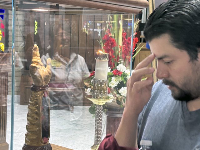 Thousands flock to relic at Ceres church for healing, hope - Ceres Courier