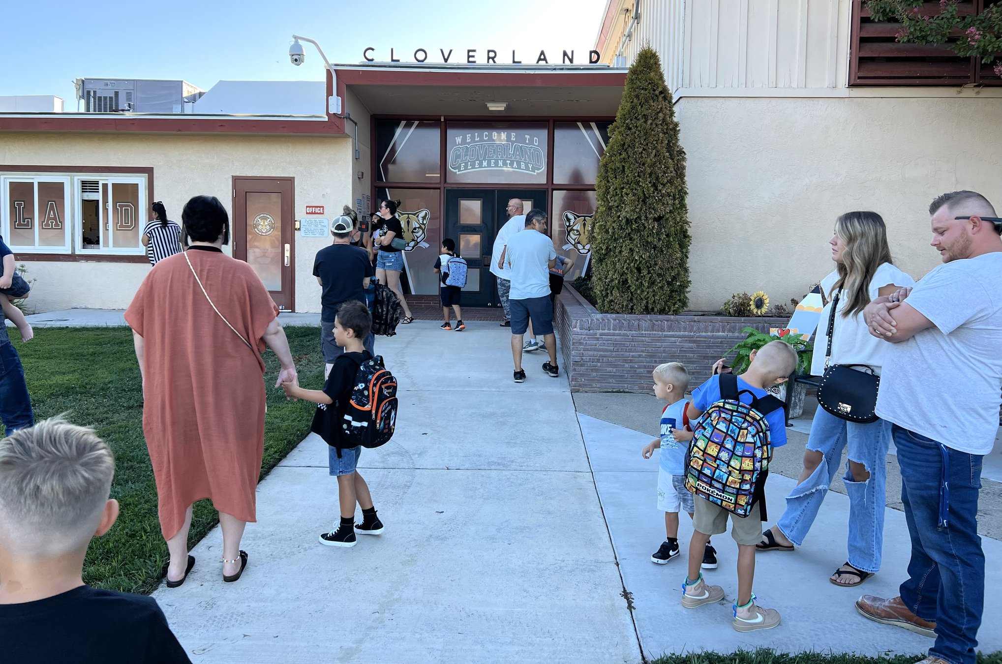 Students back to class, board back to business - Oakdale Leader