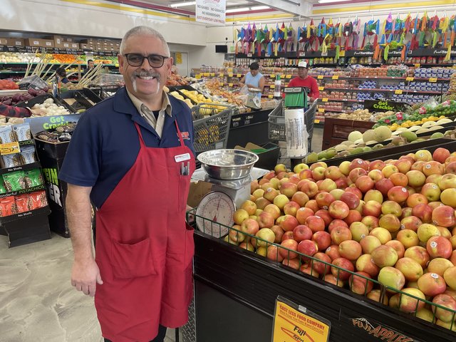 Fond farewell for longtime Turlock grocery manager - Turlock Journal
