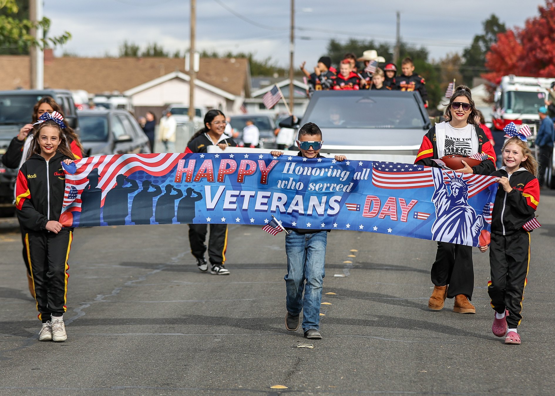 Crowd braves stormy weather to honor vets - Oakdale Leader