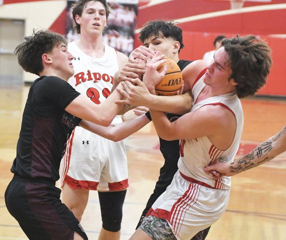 Ripon overwhelms Union Mine with offense - Manteca Bulletin