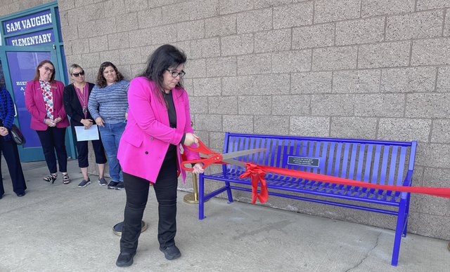 Bench honors late reading volunteer Vonnell Mantarro - Ceres Courier