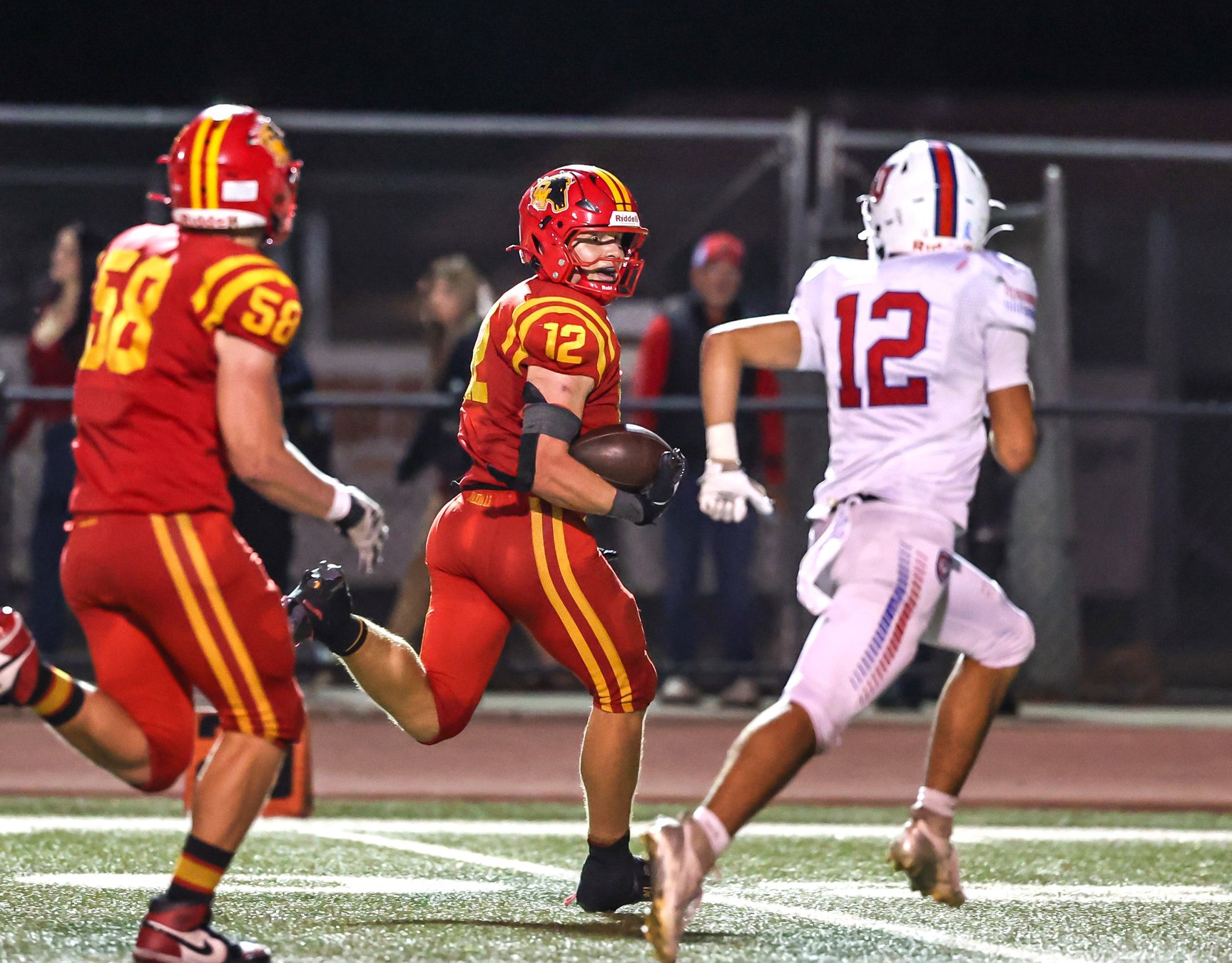 Mustangs outlast Lancers in football thriller - Oakdale Leader