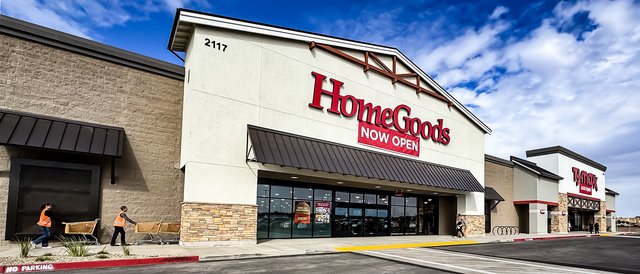 Two more retail stores open in Crossroads West - Riverbank News