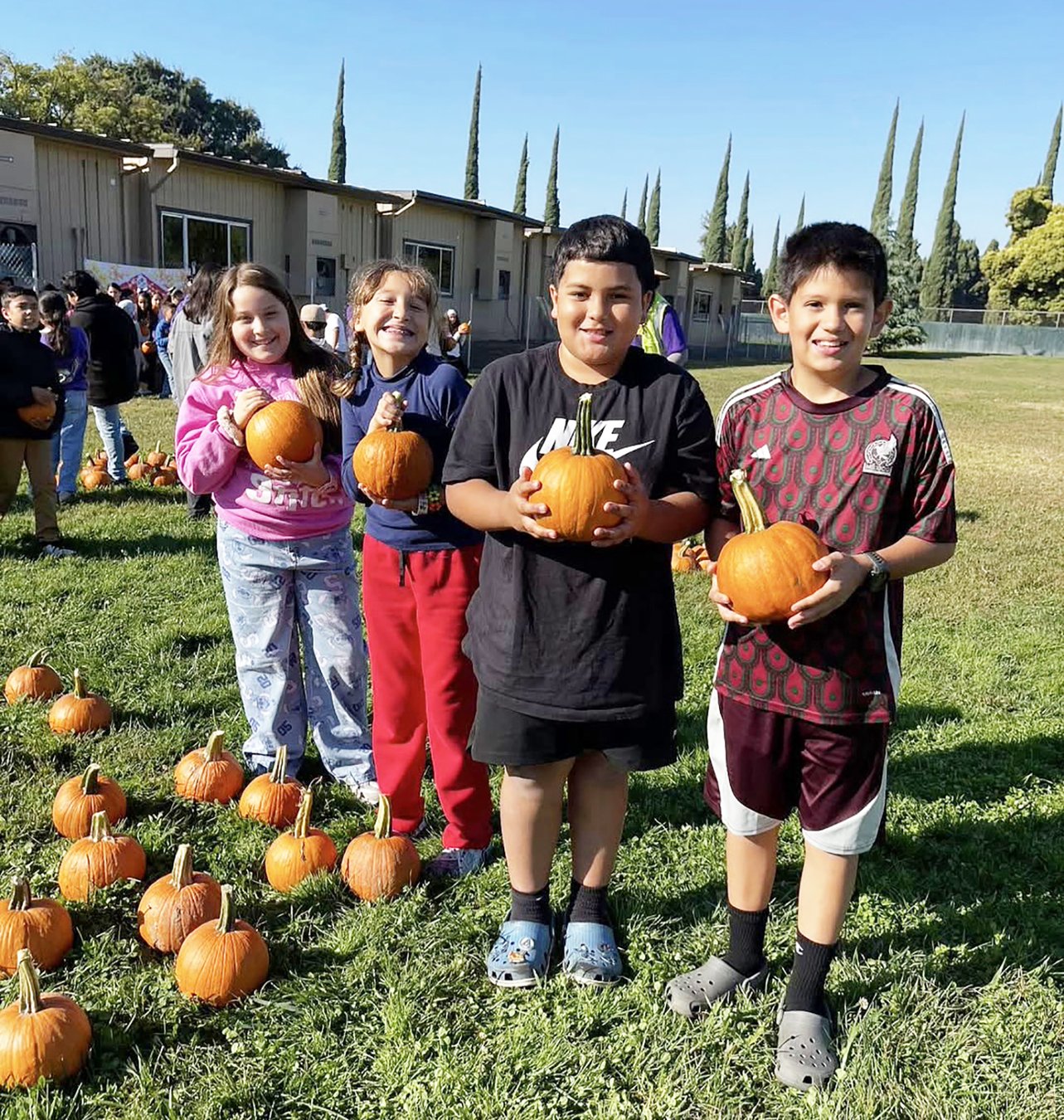 Kiwanis pumpkin giveaway returns - Turlock Journal
