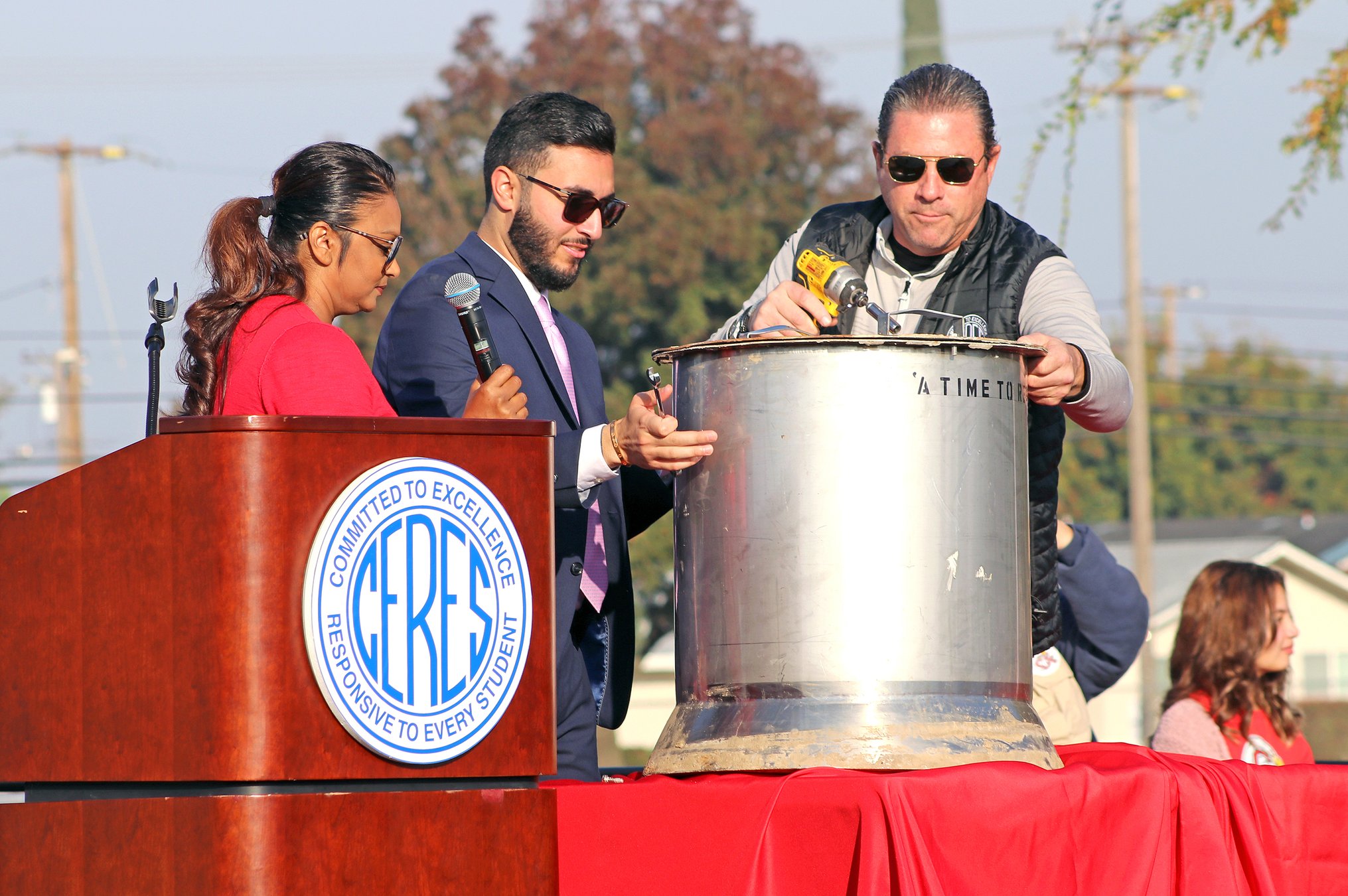 Buried in 2000, Carroll Fowler time capsule opened at student assembly ...