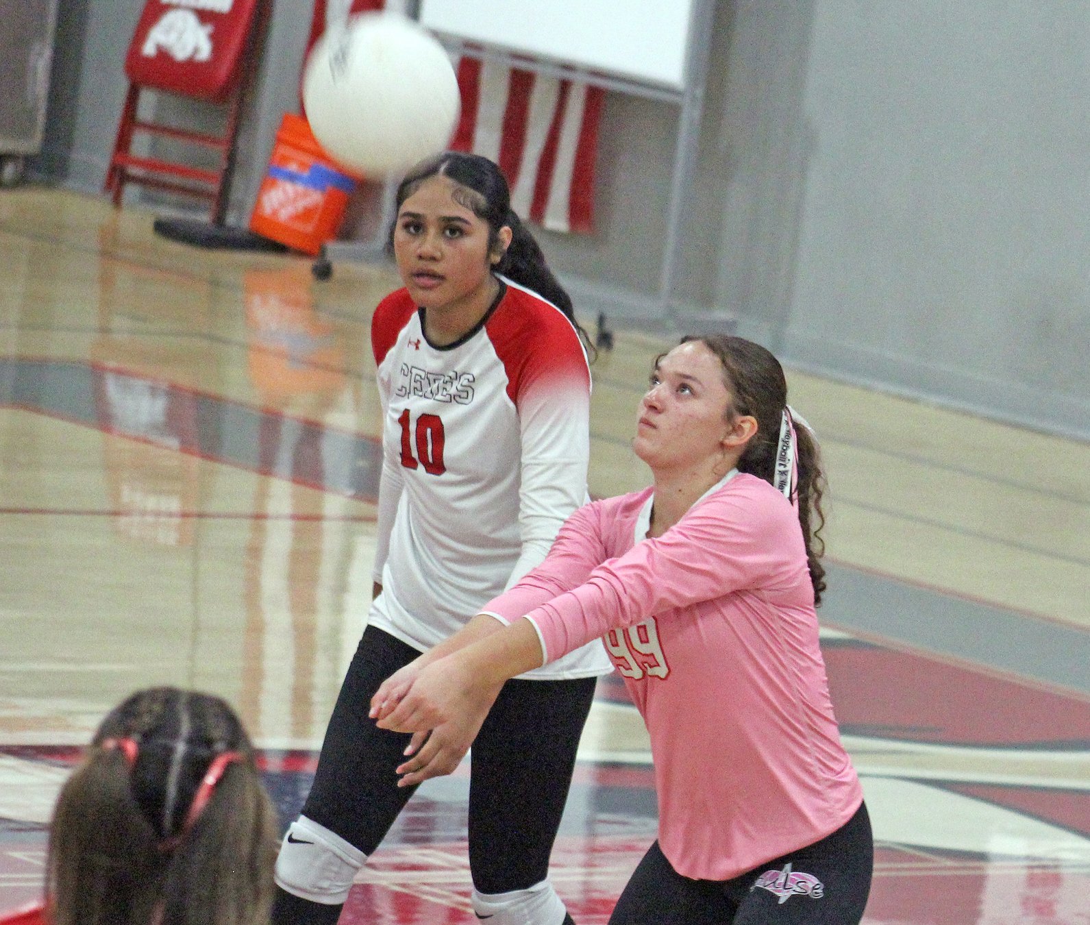 Bulldogs dominate Hawks in volleyball - Ceres Courier