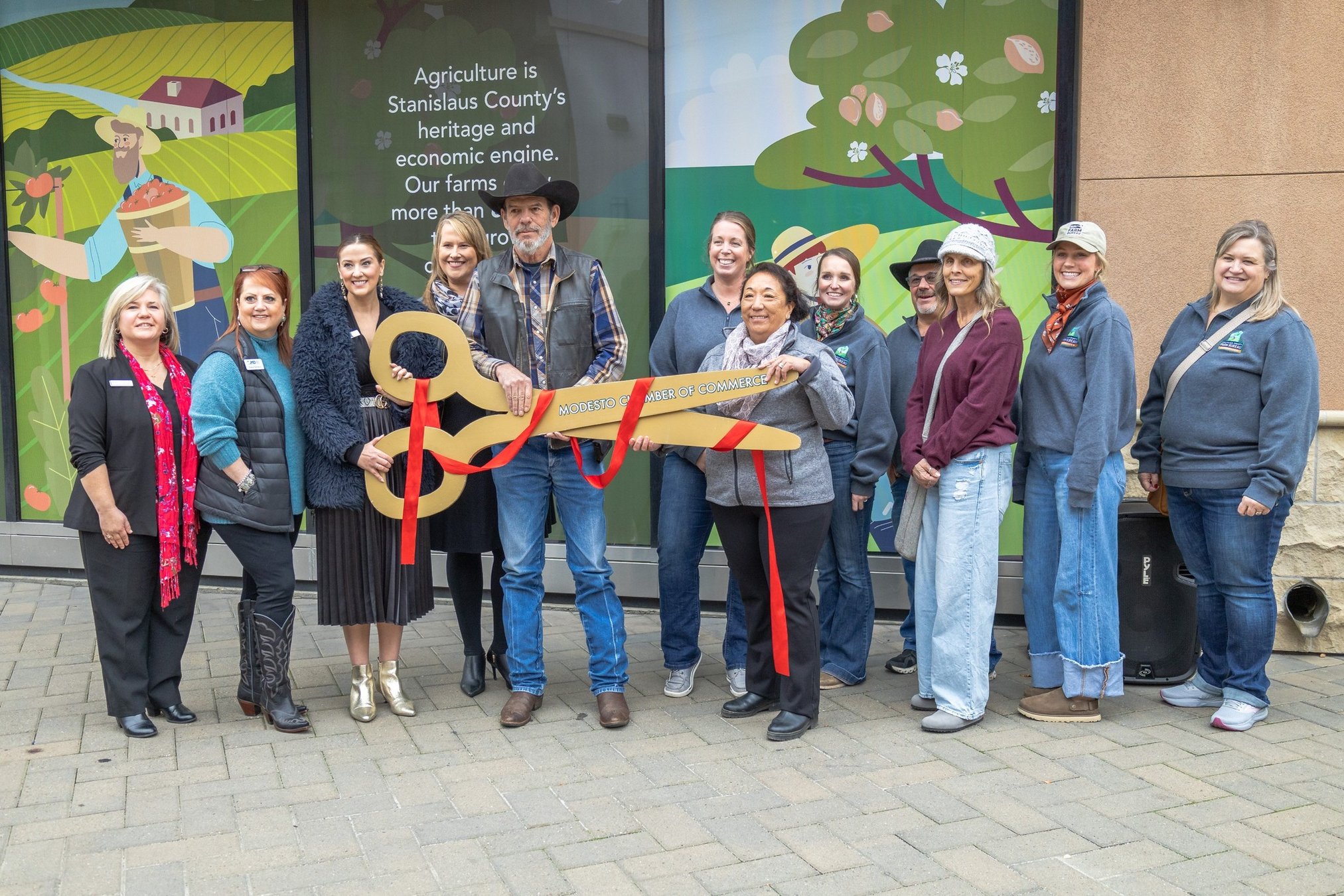 Mural at Vintage Faire Mall honors Stanislaus County’s agricultural ...