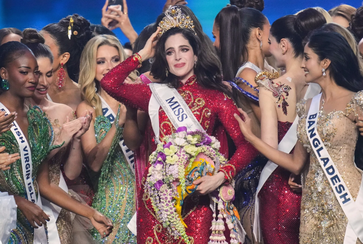 Bullied pageant contestant captures Miss Universe crown - Oakdale Leader