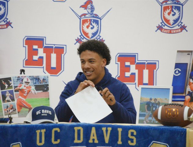 Jackson Fay signs with UC Davis - Manteca Bulletin