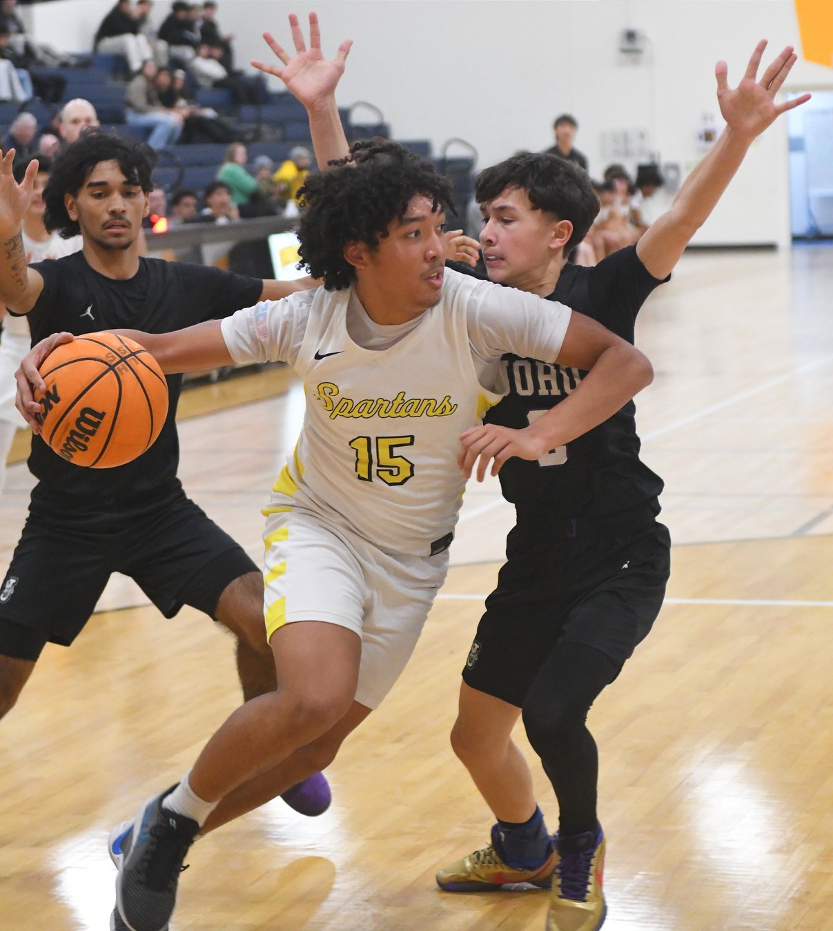 Vikings charge past Spartans in 4th quarter - Manteca Bulletin
