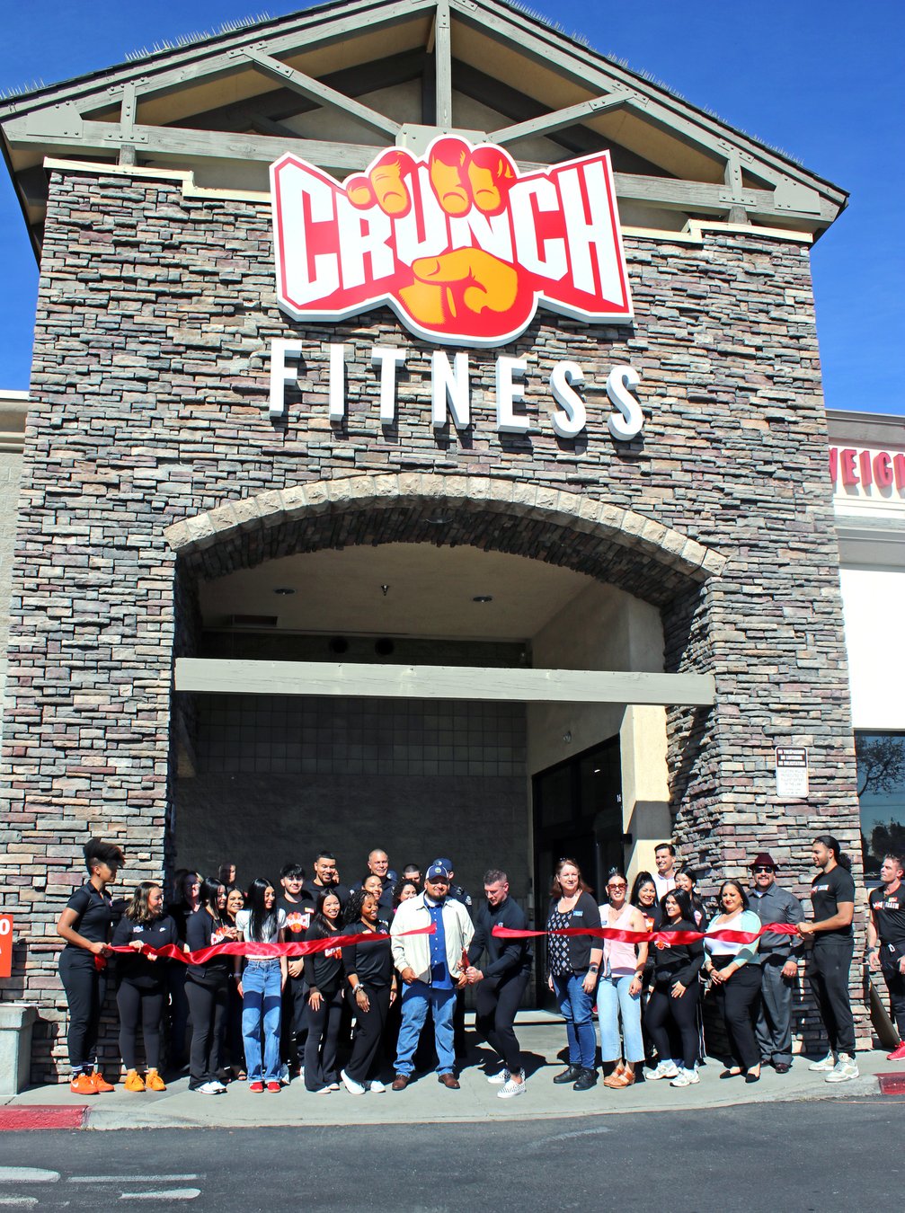 Crunch Fitness opens Hatch Road gym - Ceres Courier