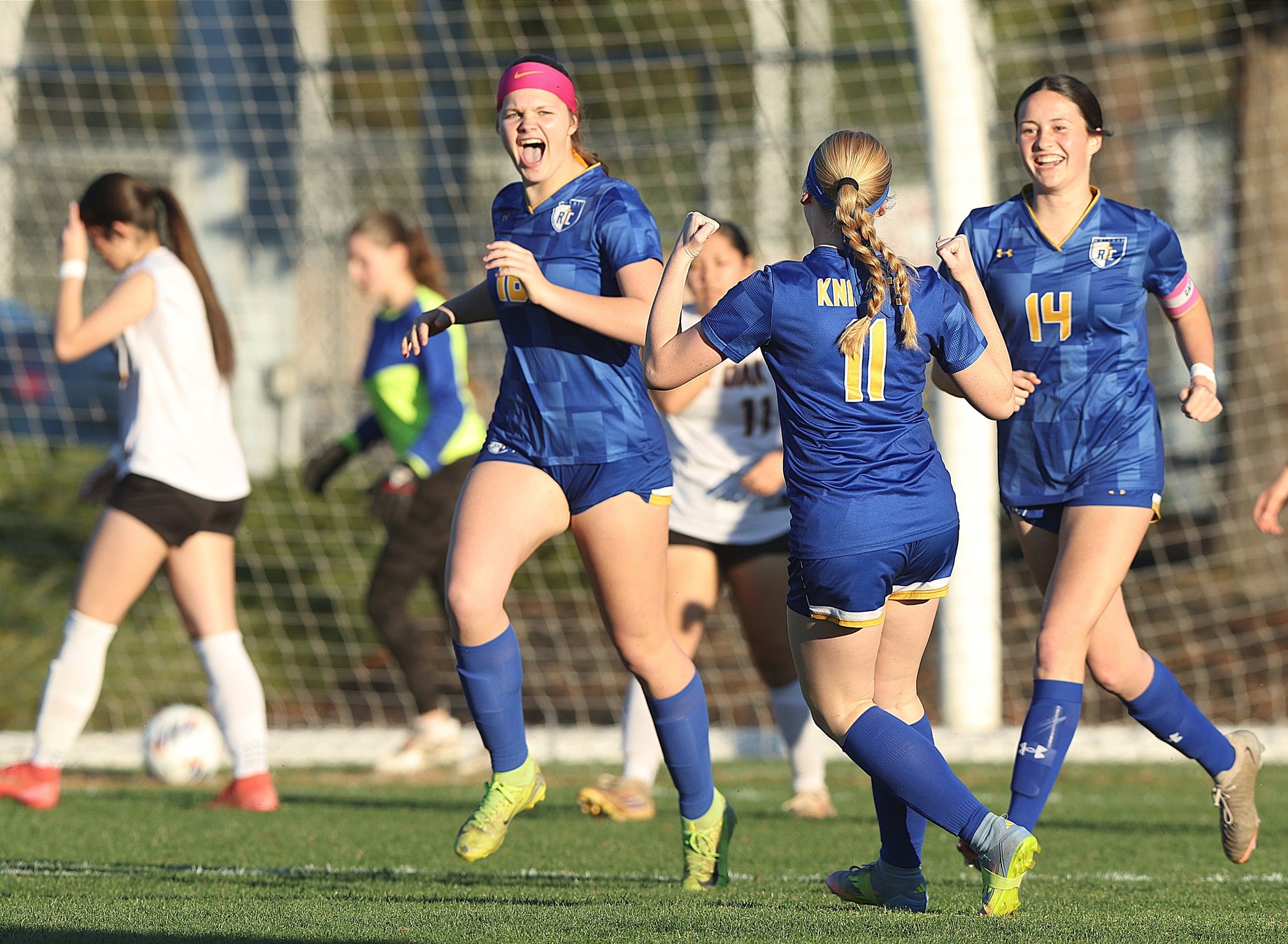 Hot start propels Knights in NorCal opener - Manteca Bulletin